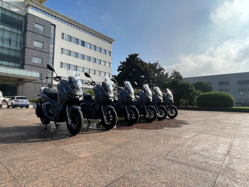 150cc Scooter Fuel Powered Vehicle, Two Wheeled Light Motorcycle