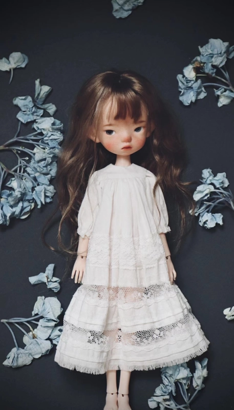 Amber hminordoll