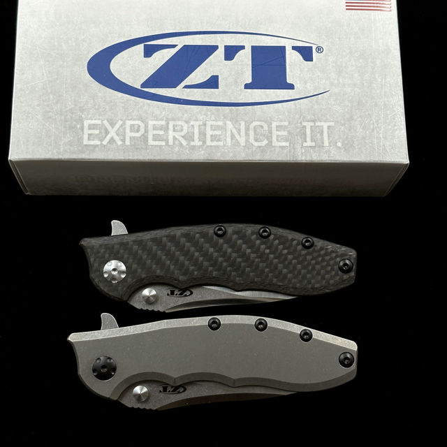 ZT Hinder 0562CF 0562TI Flipper 3.5 "CPM-20CV Folding Knife