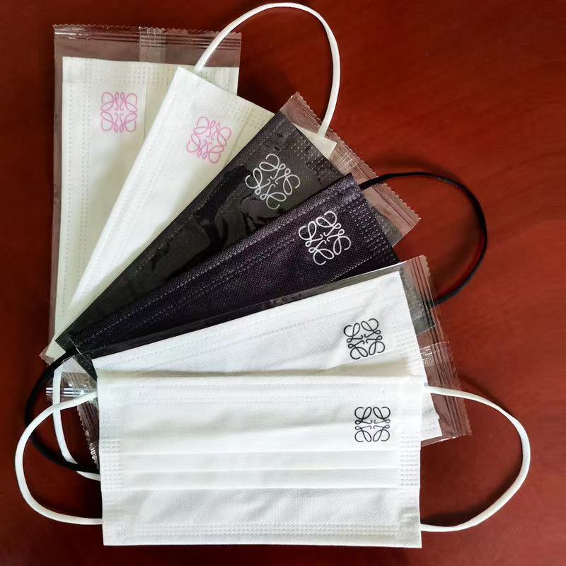 J-LOE-MASK-101508ロエベマスク 使い捨てマスク カラー不織布マスク ふつうサイズ超快適 ブラック 不織布 個包装 大人用/小顔 ...