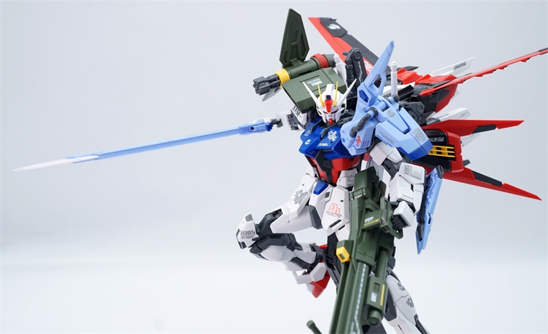 DABAN 6630A Perfect Strike Gundam 1/100 MG GAT-X105+AQM/E-YM1 Gundam