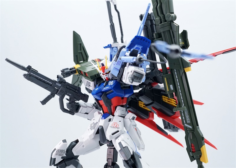 DABAN 6630A Perfect Strike Gundam 1/100 MG GAT-X105+AQM/E-YM1 Gundam