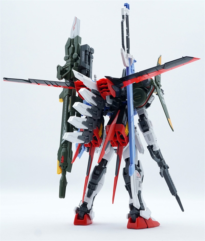 DABAN 6630A Perfect Strike Gundam 1/100 MG GAT-X105+AQM/E-YM1 Gundam