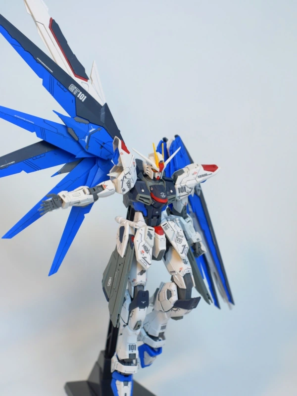 DABAN 6650 Freedom Gundam VER.2.0 1/100 MG ZGMF-X10A Gundam