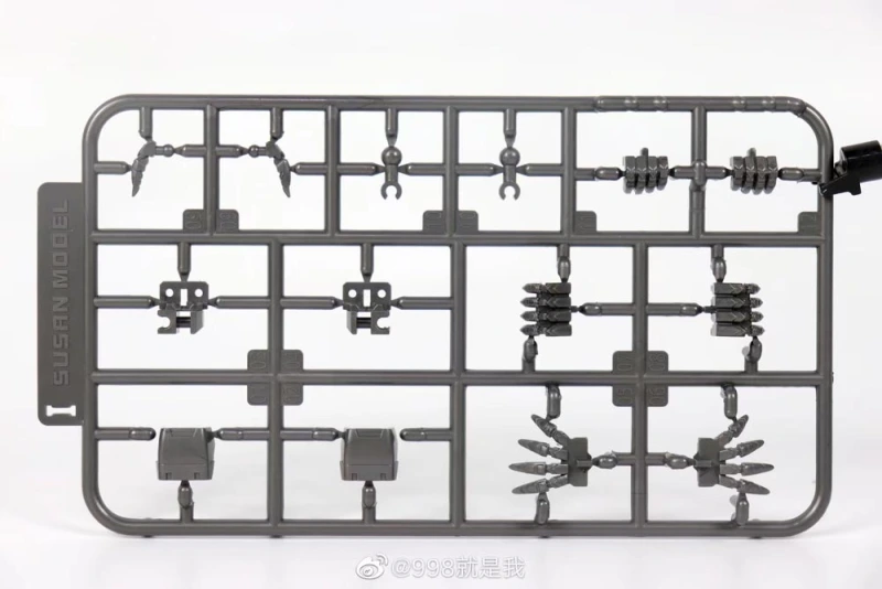 Susan Model 1/100 MG R4 EXIA 00Q PACK