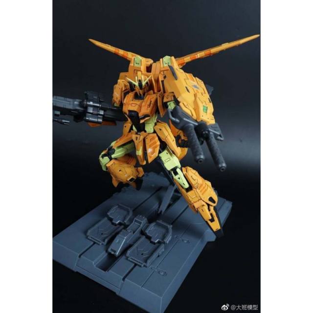 DABAN 1/100 MG ZETA GRAY III 3B YELLOW WOLF 8805 MODEL KIT