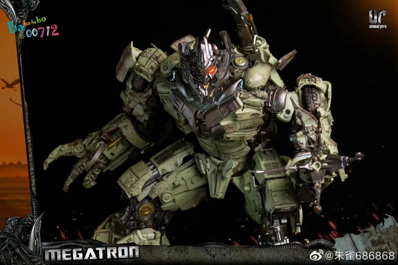 Unique Toys UTR-05 Desperado Megatron Battle Damaged Version