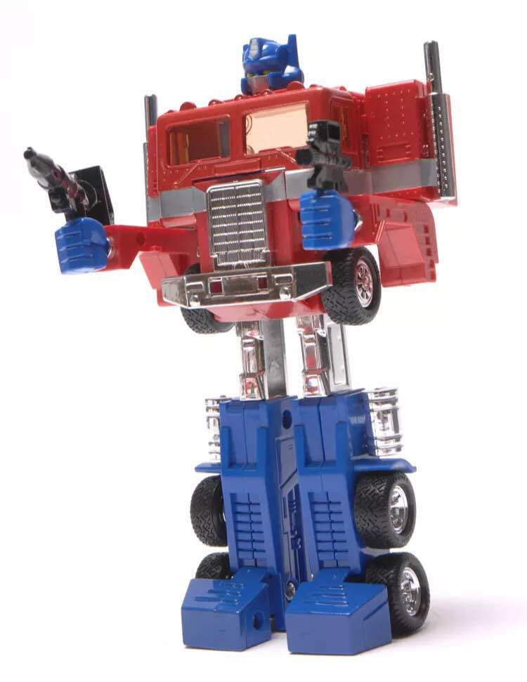 Optimus prime Transformers G1 reissue with trailer KO version