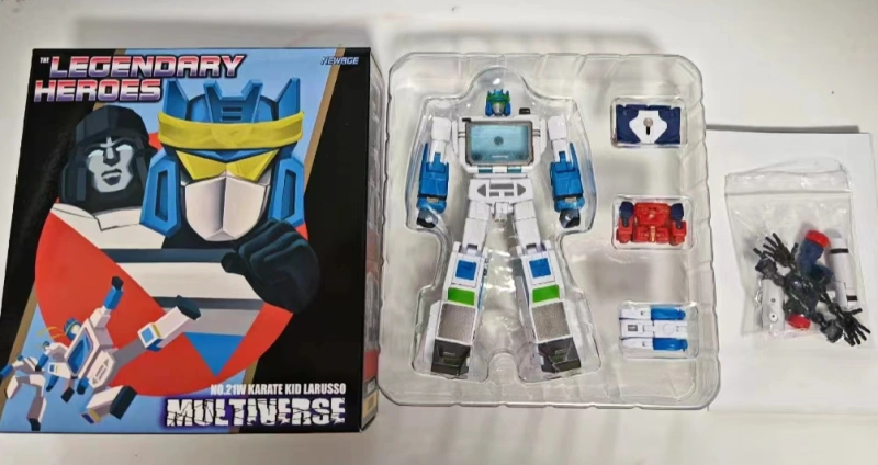 Coming soon Newage NA H21W Karate Kid white mini Soundwave & 3 Cassettes