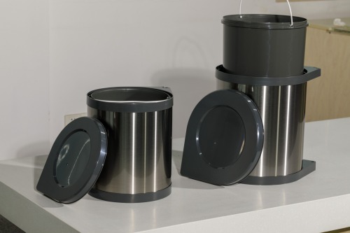 JC630 / JC635,Side mounted waste bin