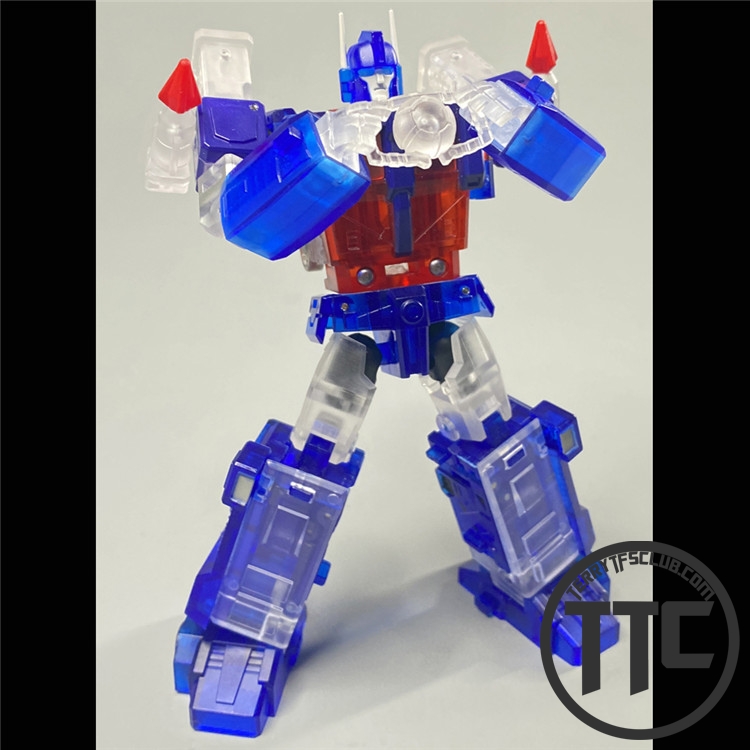 Magic Square MS-B04T Transporter Ultra Magnus Clear Version