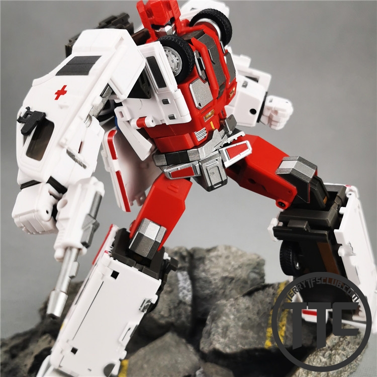 【IN STOCK】Generation Toy Guardian GT-08C Bulance Defensor First Aid