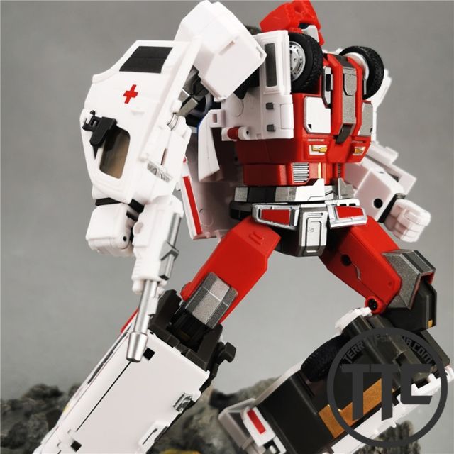 【IN STOCK】Generation Toy Guardian GT-08C Bulance Defensor First Aid