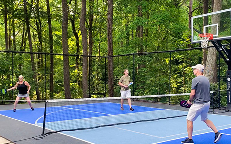 What are the dimensions of a pickleball court?