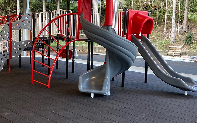 What materials are good for laying the ground in children's playgrounds?