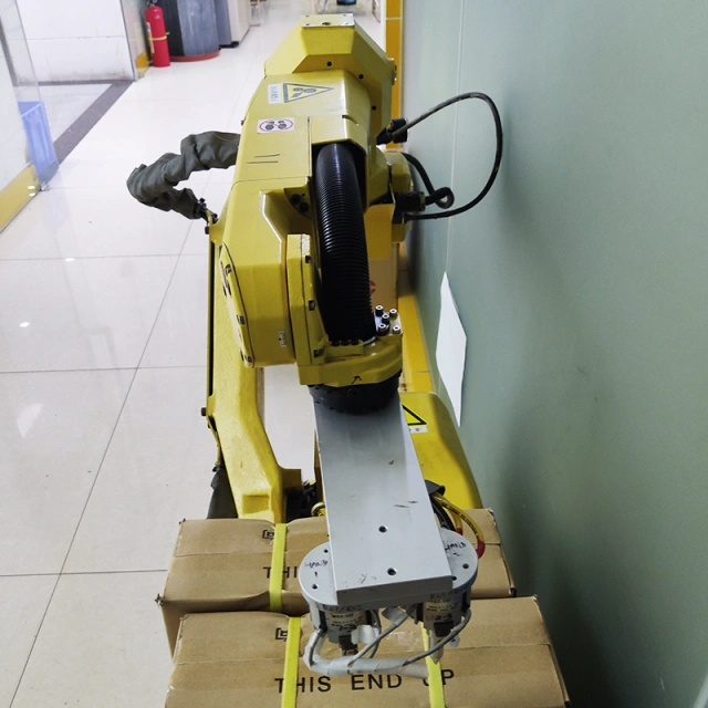A05B-1221-B402 FANUC Robot Arm