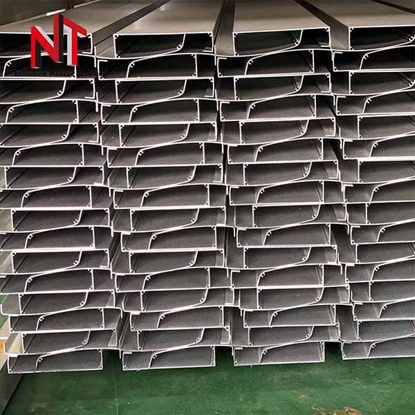 Aluminium pergola louver profile