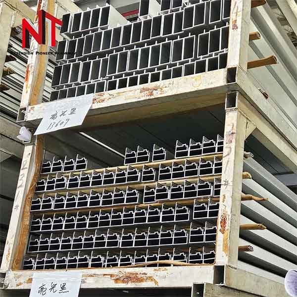 Aluminum material for windows