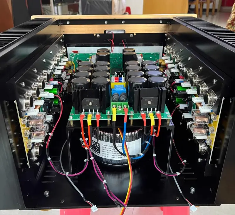 Reference Accuphase AM-200 high power Class A Fully balanced amplifier ...