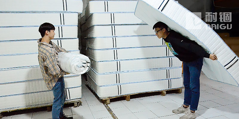 Effective Mattress Packing Techniques and Equipment