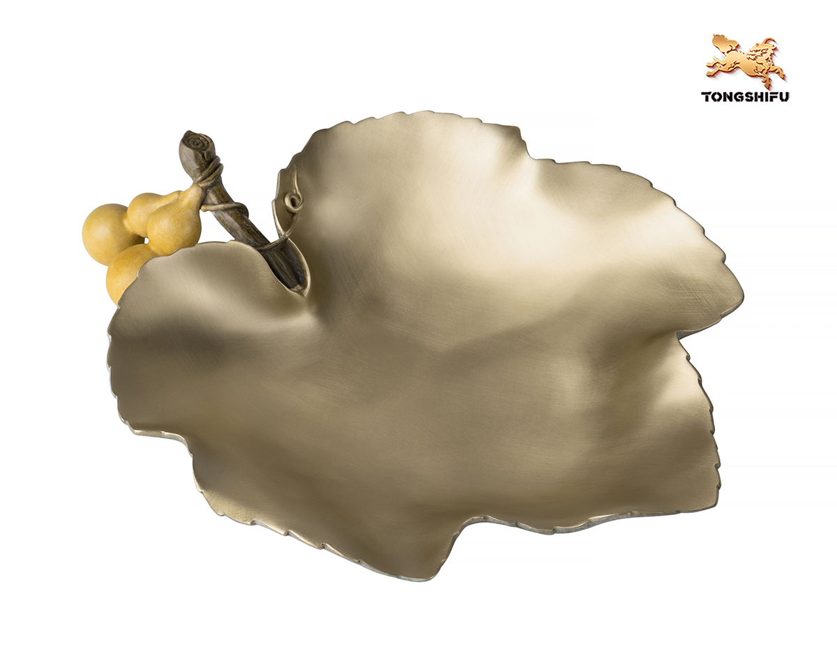 Nut Plate with calabash decoration