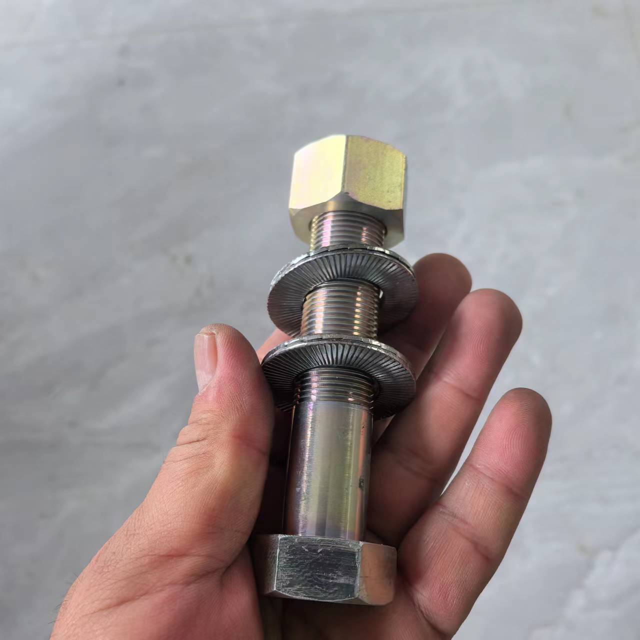 04-1704, 1305055 MISWACO Mongoose PT /PRO shaker motor stud and nut