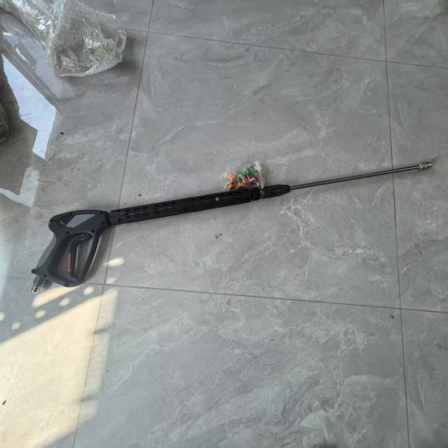 Pneumatic high pressure washer