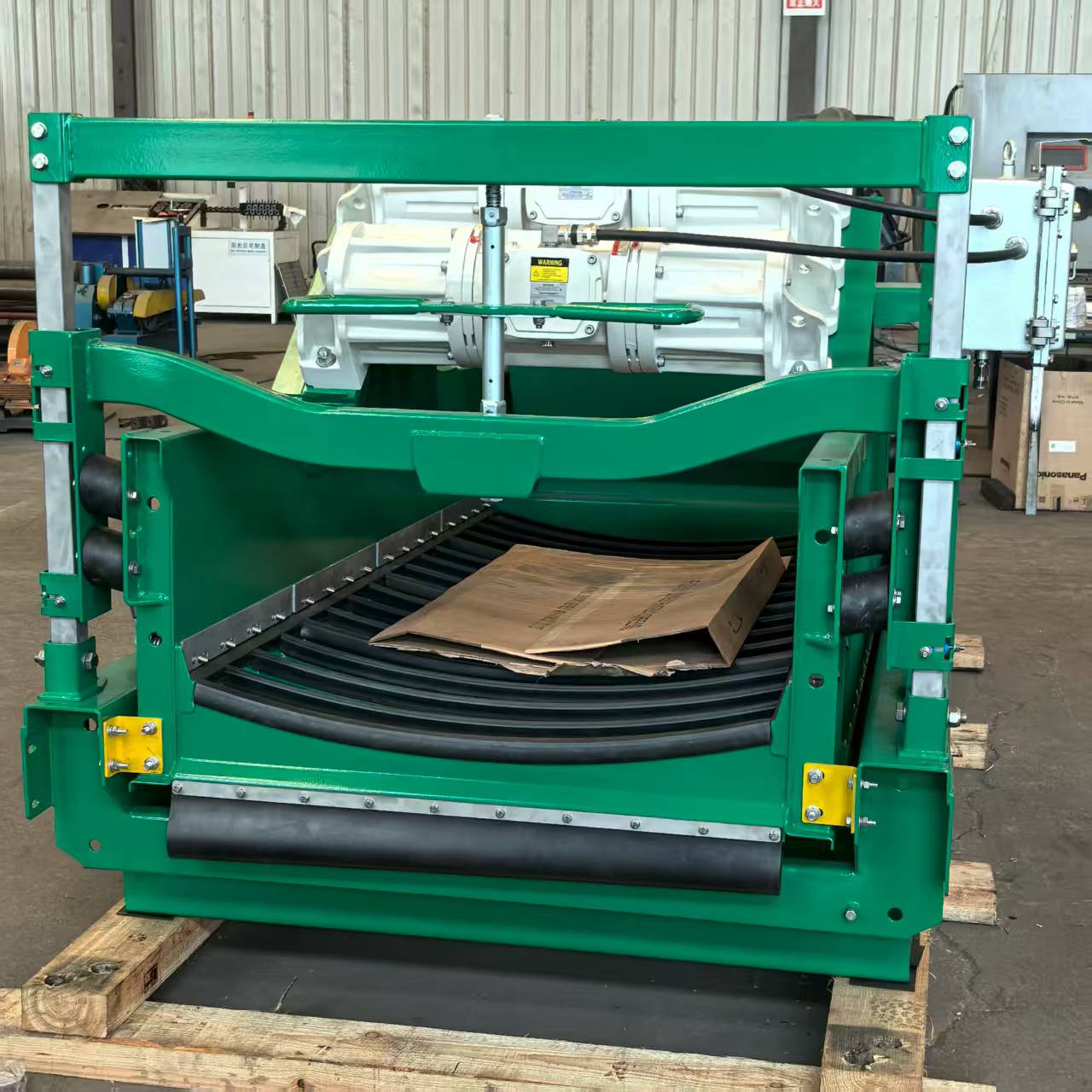 HYP shale shaker with custom motors