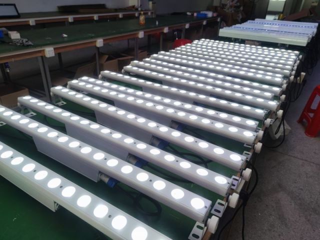 LED BAR RGBW 4IN1 8W*18 LED MINI SIZE