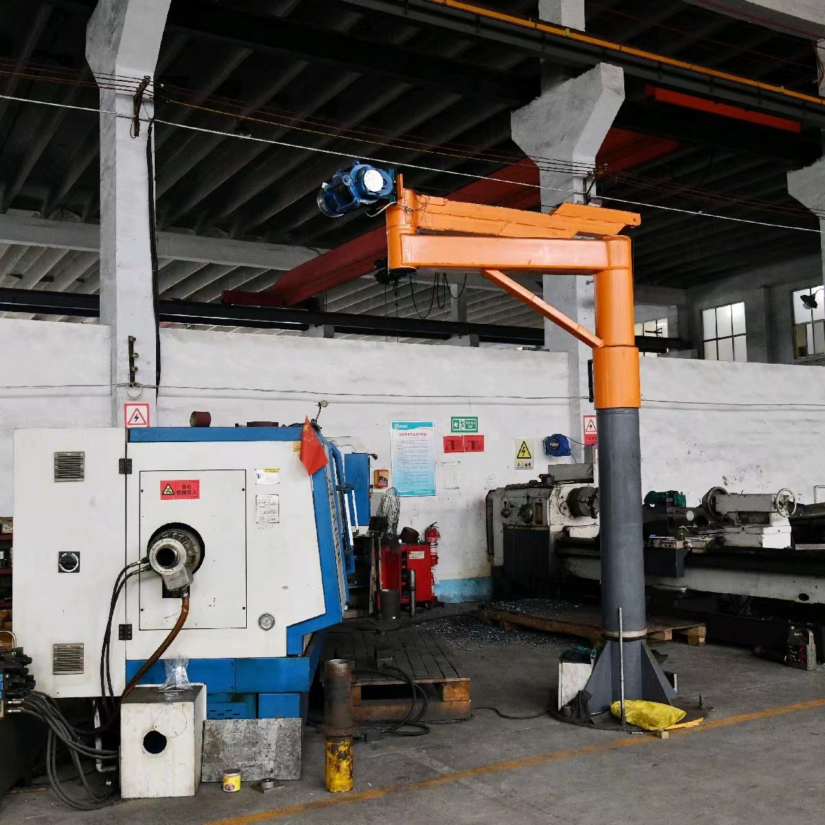 Folding arm crane