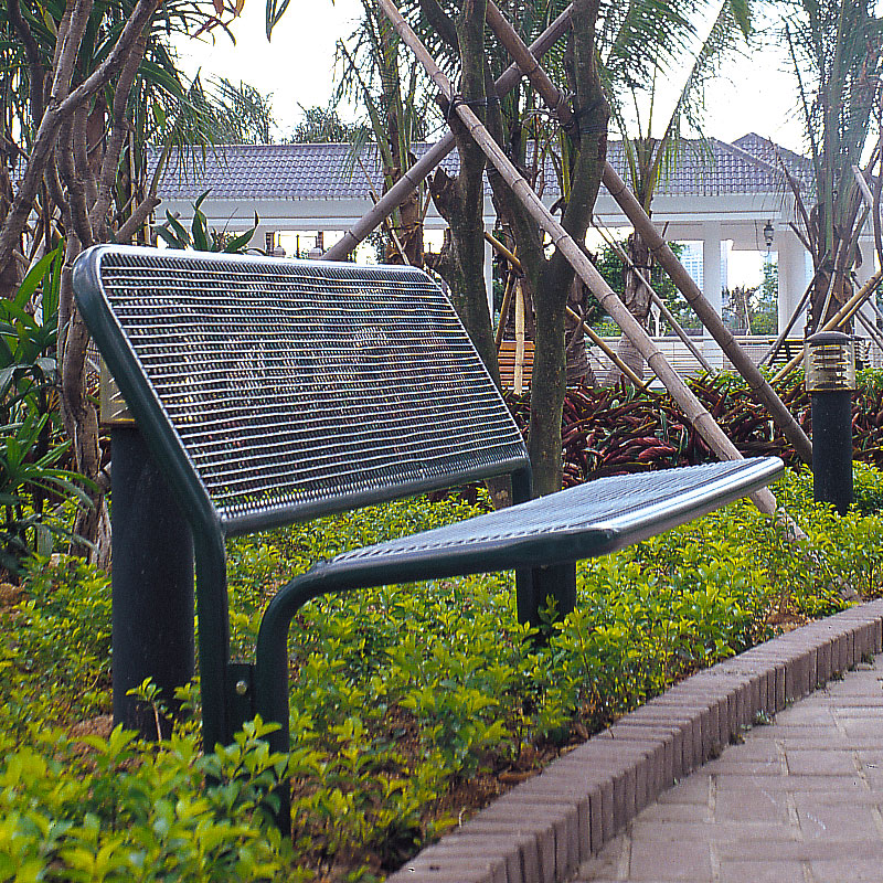 Green Wire Mesh Garden Bench - Durable 4ft Outdoor Seating by Arlau