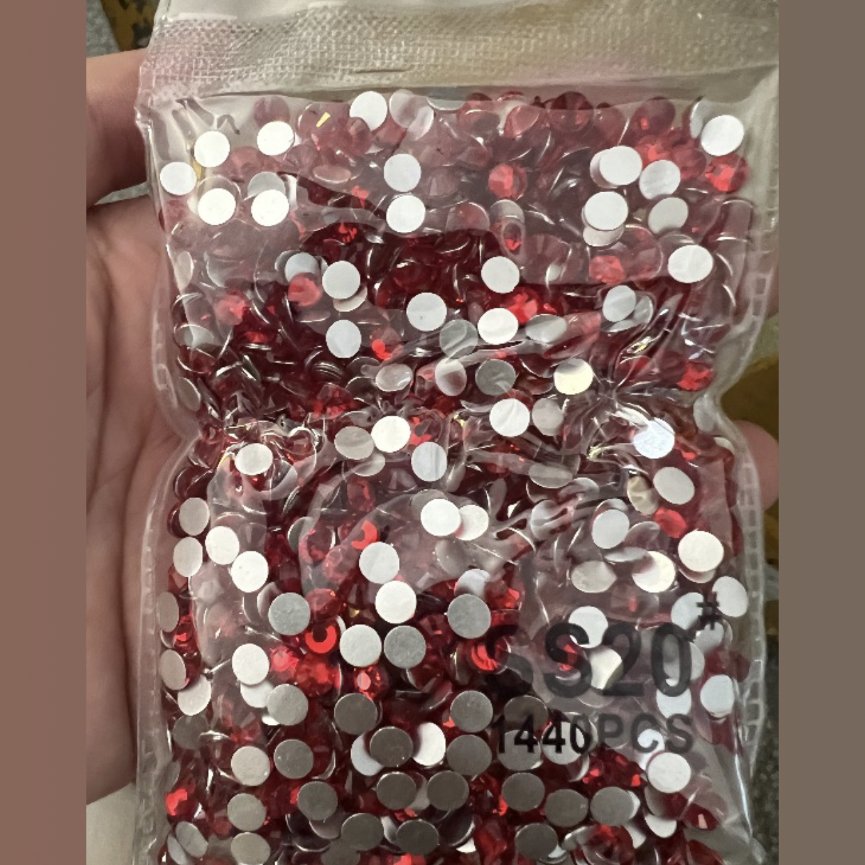 Piedra color roja (SS20 con 1440 piezas)
