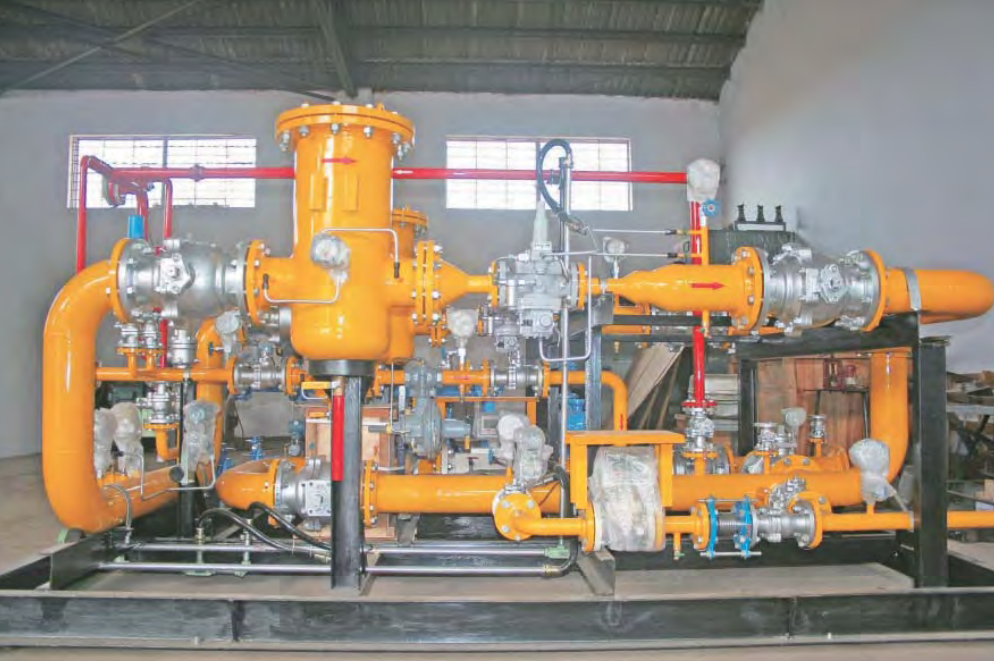 Pressure regulating metering system for LNG station