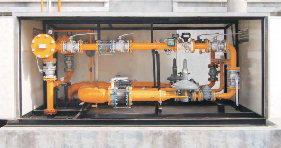 High pressure gas regulating and measuring cabinet