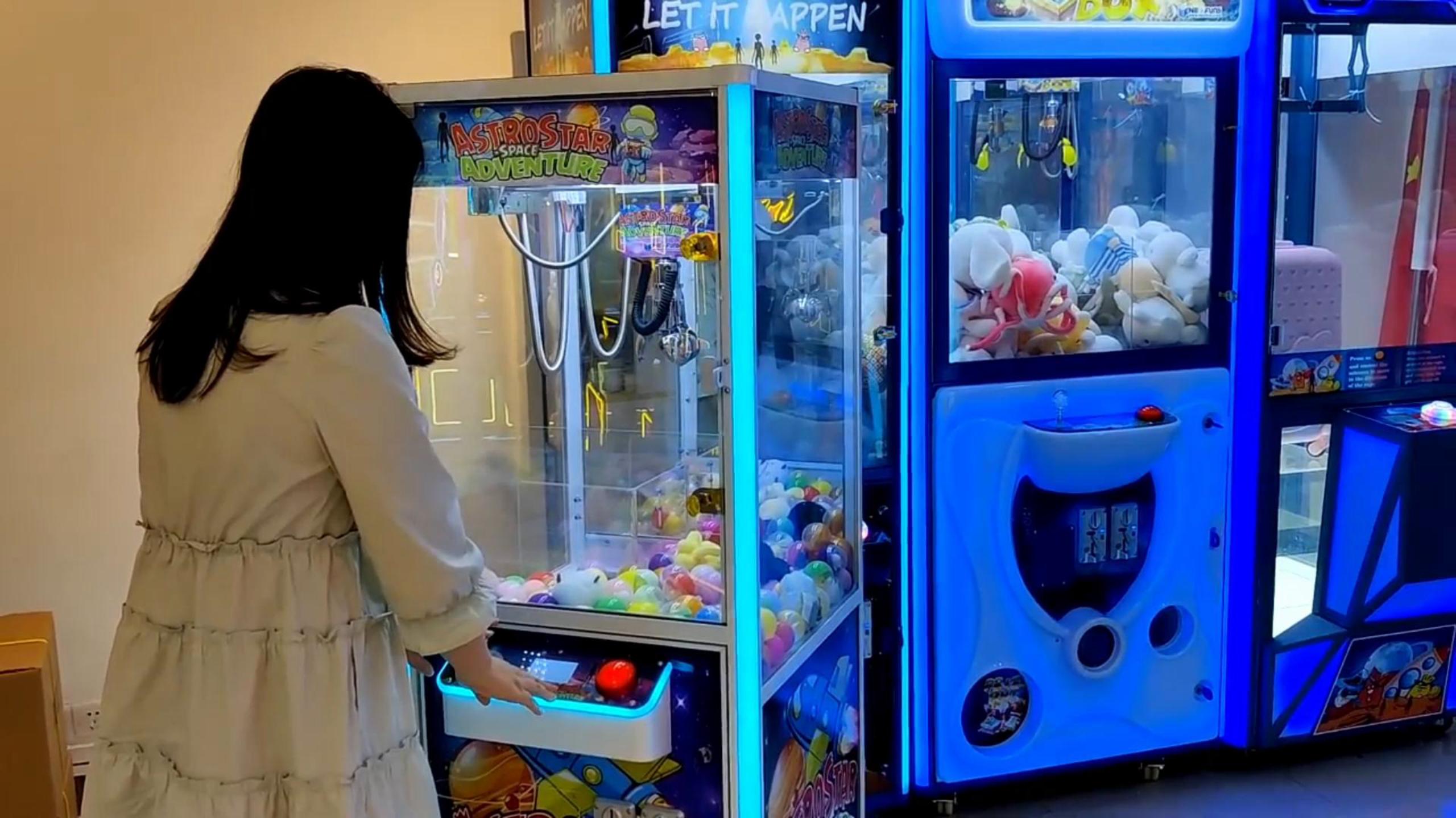 Arcade Small Claw Crane Machine "Astro Star" | Claw Machine Factory Neofuns