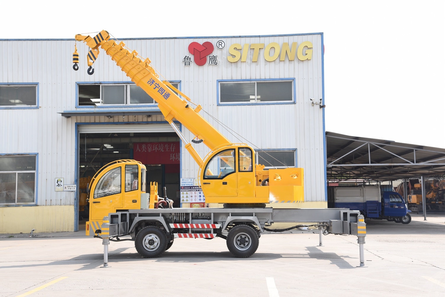 STSQ8D 8 Ton Small Construction Mobile Crane