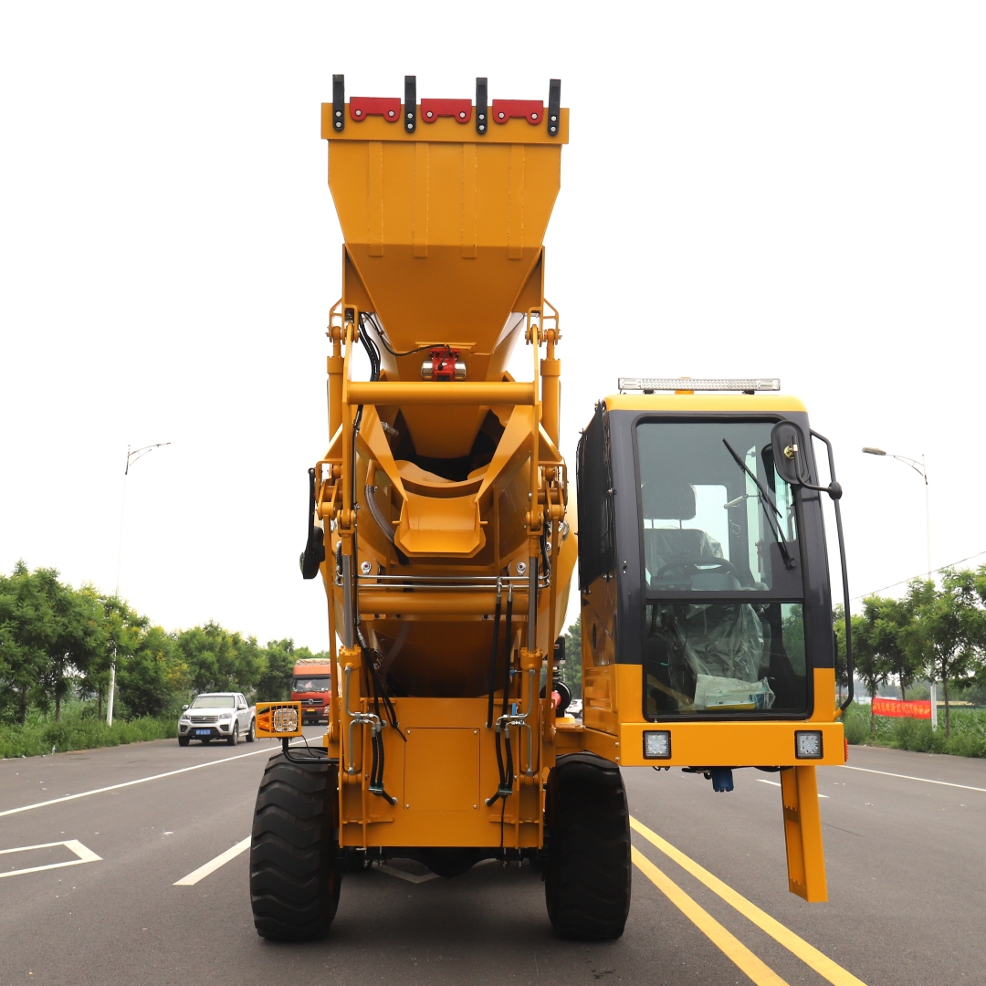 4 Cubic Meters Self-loading Concrete Mixer truck articulated type
