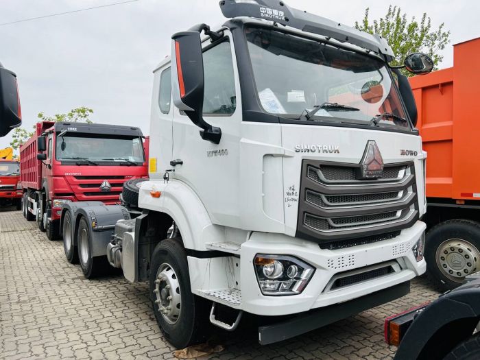 SINOTRUK HOWO N7 6X4 TRACTOR TRUCK