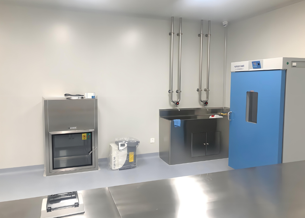 Application of ozone in clean rooms