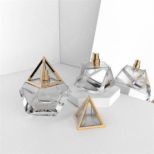 The Elegance of Diamond Perfume Bottles in Luxury Fragrance Packaging
