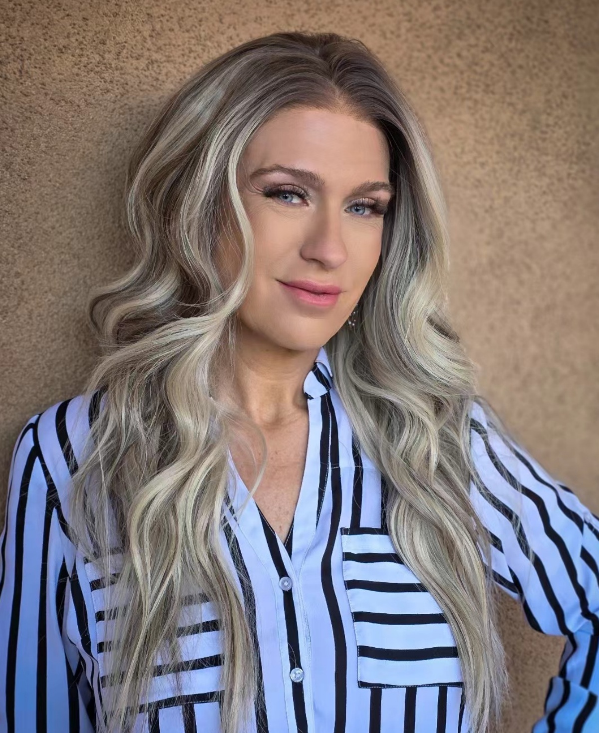 A48 by AISOM 18“Glueless Wig Natural looking Wig Highlight Ash Blonde ...
