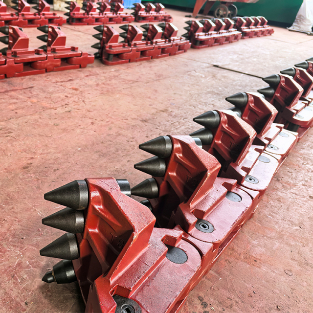 Cutter Chain Assembly for Ballast Profile
