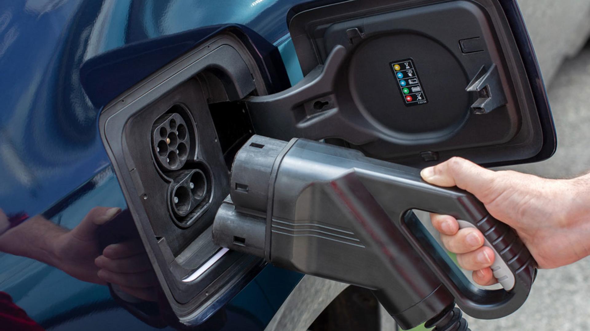 How to Properly Use Electric Vehicle Charging Connectors