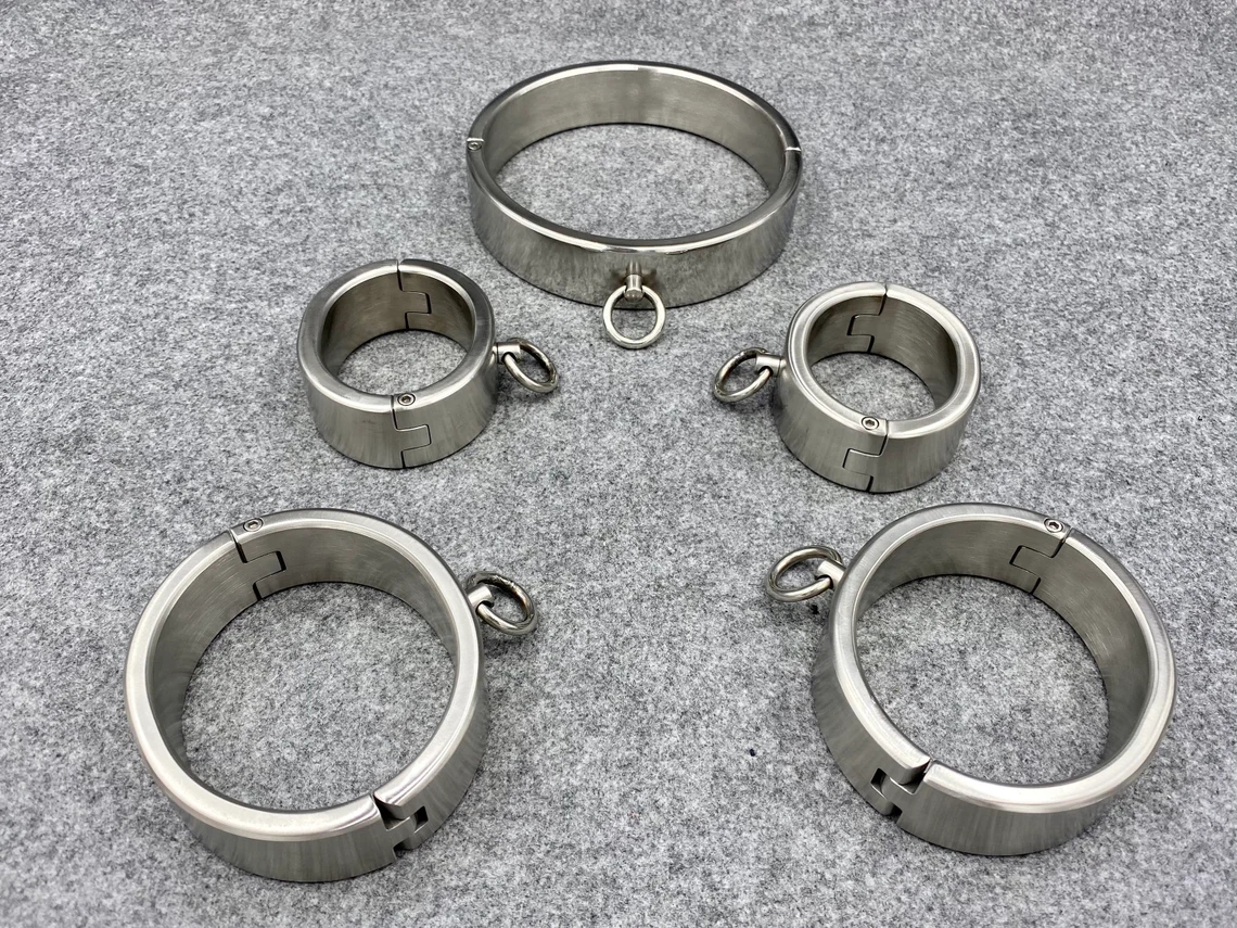 Bondage Gear Stainless Steel 3 In 1 Restraint Cuffs Kit(screw lock)