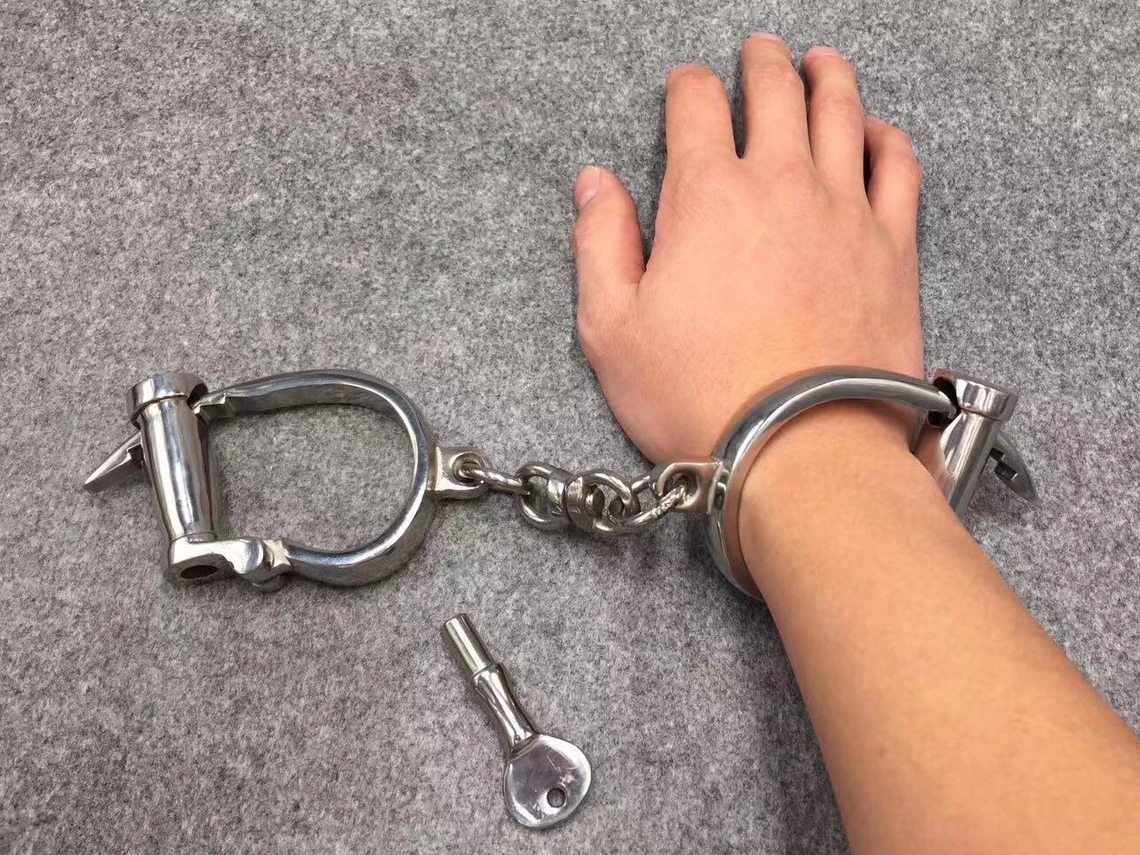Adjustable Stainless Steel Horseshoe Handcuffs Metal Bondage Gear