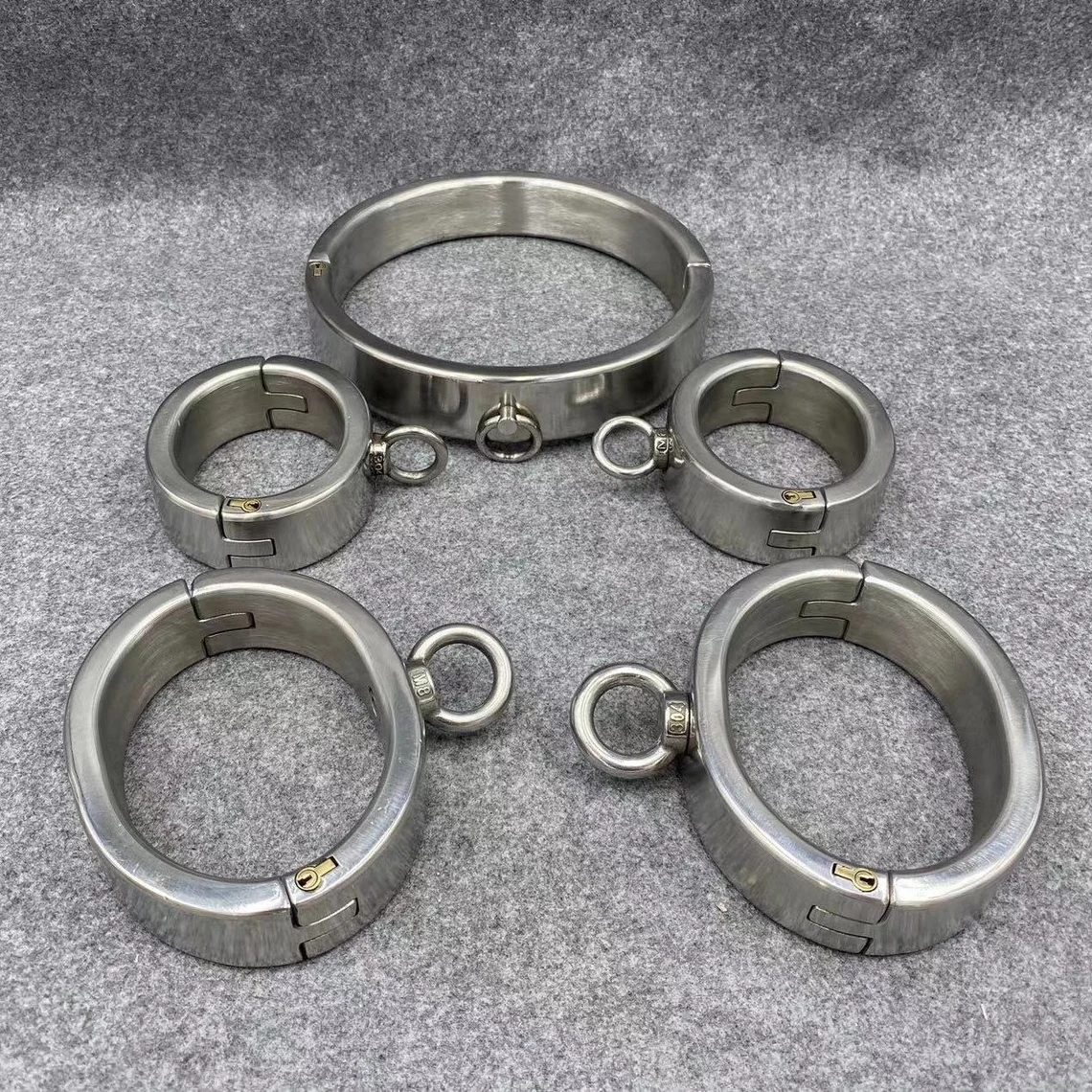 Size Customizable Integrated Lock Bondage Restraints Cuffs Set