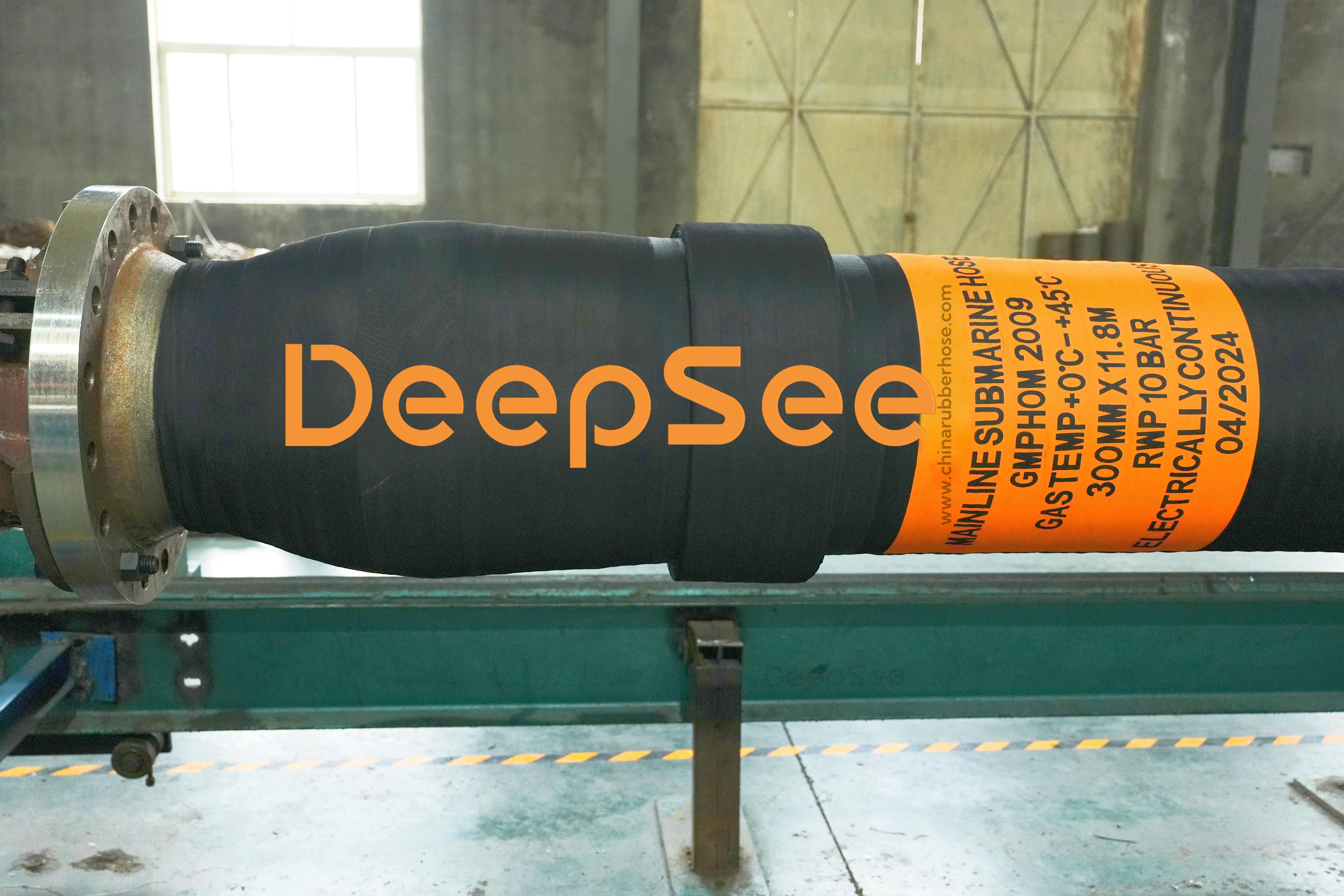 Tanker Rail Hose | Floating Hoses Offshore - DeepSee®