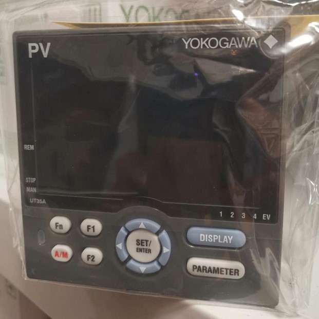 Temperature Controllers UT35A-000-10-00