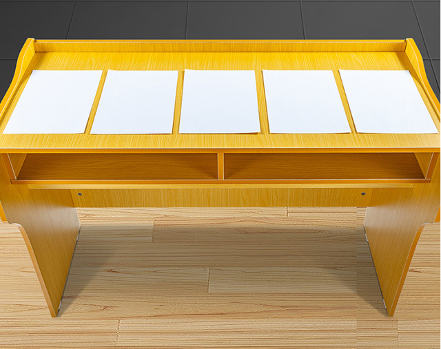 primary school classroom teacher table