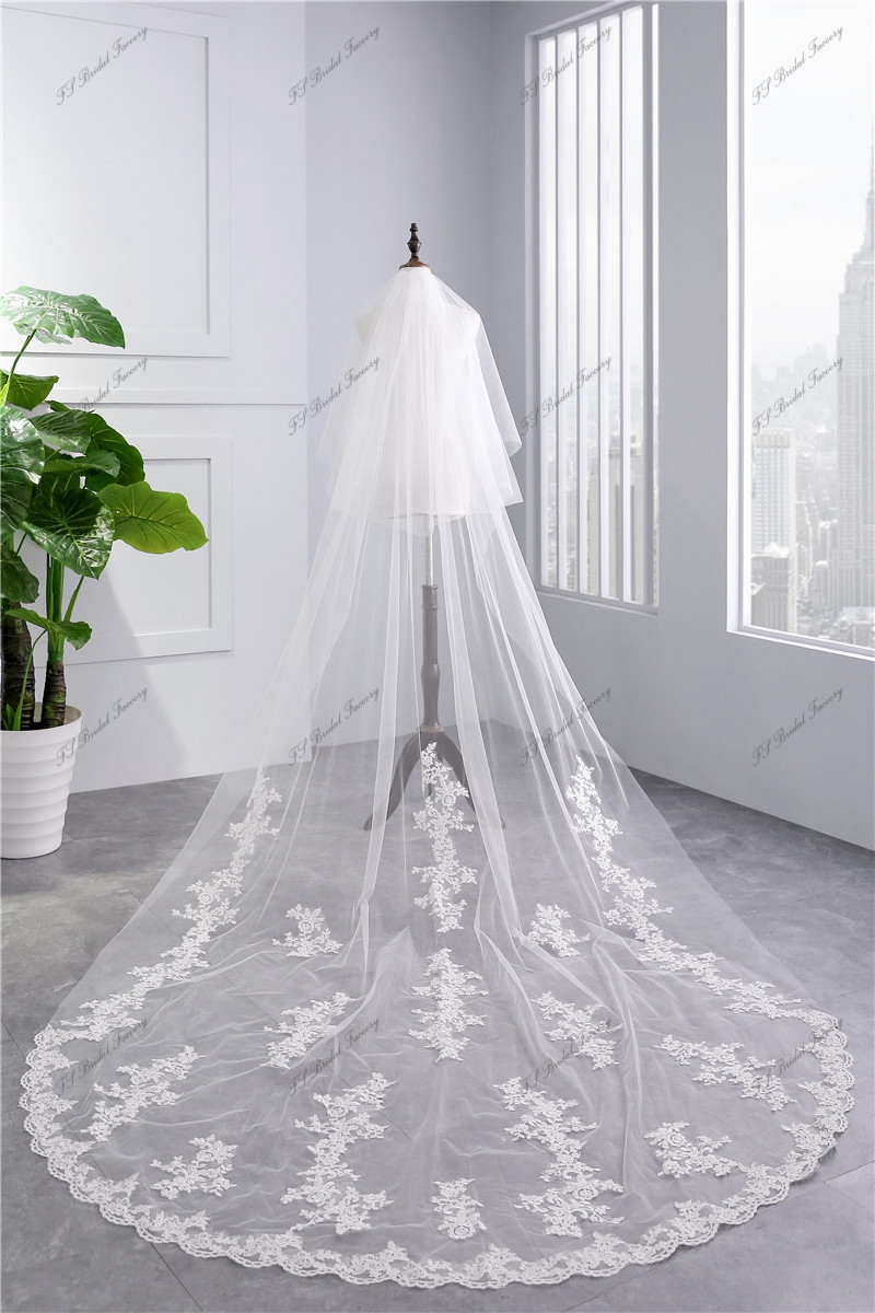 135 Inches Two layers scallop Lace Veil with Delicate Floral Scatter